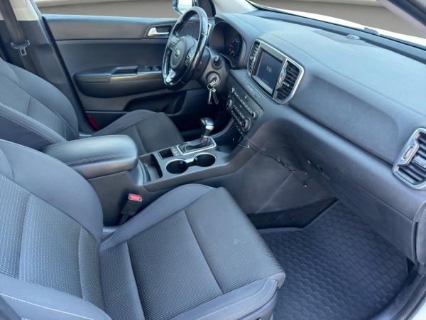 Balts Kia Sportage 2017 Pērnava, ar dzinēja tilpumu 1.60 L un nobraukumu 164 tūkst. km par 12350 €, foto 5 vietnē AUTOMOTO.COM.LV