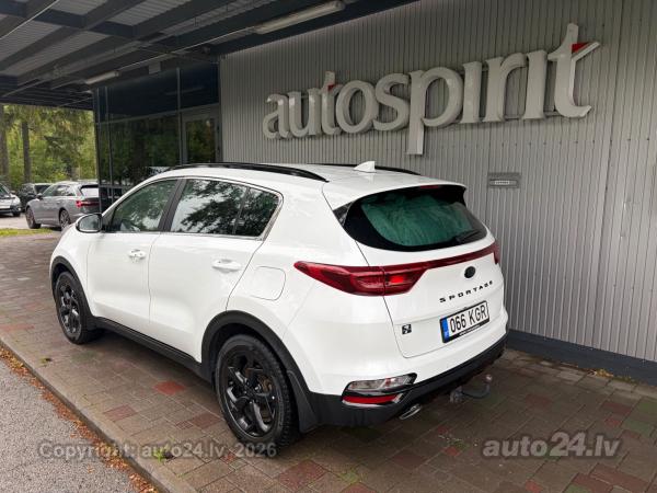 White Kia Sportage 2021 in Tallinn, with an engine capacity of 1.60 L and mileage of 85 thousand km for 17490 €, photo 4 on AUTOMOTO.COM.LV