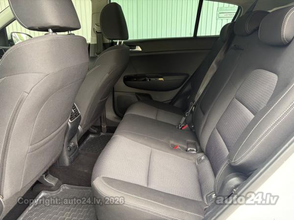 White Kia Sportage 2021 in Tallinn, with an engine capacity of 1.60 L and mileage of 85 thousand km for 17490 €, photo 7 on AUTOMOTO.COM.LV