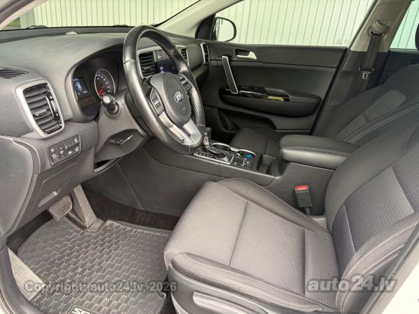 White Kia Sportage 2021 in Tallinn, with an engine capacity of 1.60 L and mileage of 85 thousand km for 17490 €, photo 9 on AUTOMOTO.COM.LV
