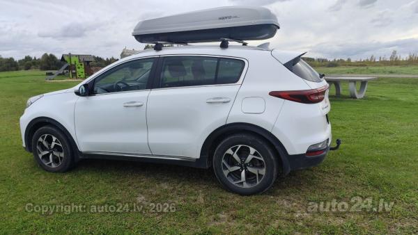 White Kia Sportage 2021 in Tallinn, with an engine capacity of 1.60 L and mileage of 132 thousand km for 15500 €, photo 3 on AUTOMOTO.COM.LV