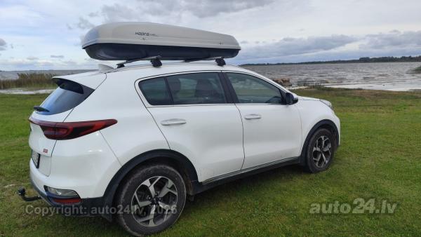 White Kia Sportage 2021 in Tallinn, with an engine capacity of 1.60 L and mileage of 132 thousand km for 15500 €, photo 4 on AUTOMOTO.COM.LV