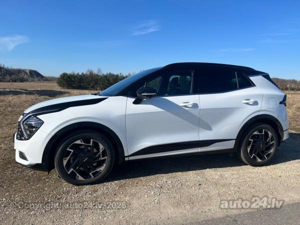 White Kia Sportage 2022 in Johvi, with an engine capacity of 1.60 L and mileage of 71 thousand km for 28900 €, photo 2 on AUTOMOTO.COM.LV