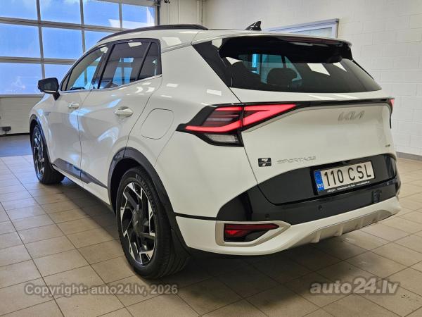 White Kia Sportage 2023 in Parnu, with an engine capacity of 1.60 L and mileage of 93 thousand km for 30900 €, photo 3 on AUTOMOTO.COM.LV