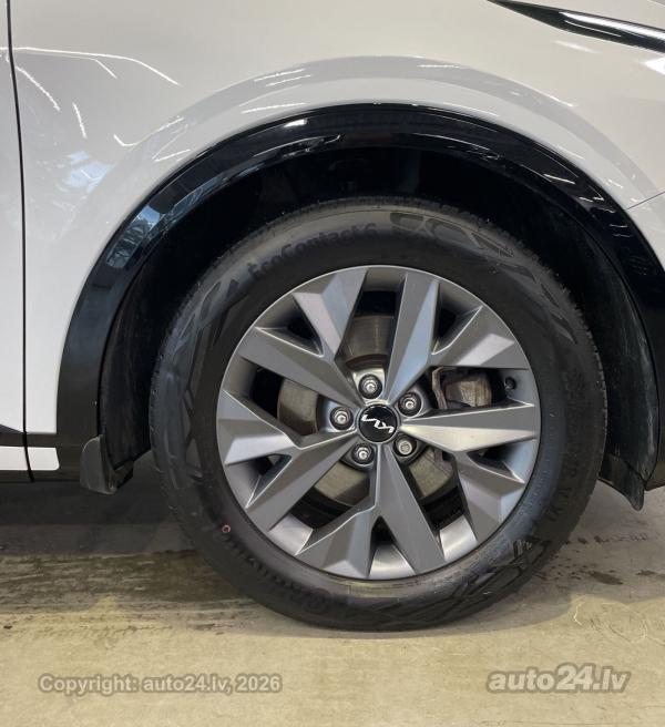 Balts Kia Sportage 2024 Tallina, ar dzinēja tilpumu 1.60 L un nobraukumu 32 tūkst. km par 32990 €, foto 5 vietnē AUTOMOTO.COM.LV