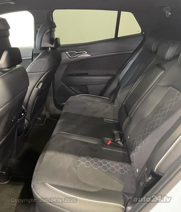 Balts Kia Sportage 2024 Tallina, ar dzinēja tilpumu 1.60 L un nobraukumu 32 tūkst. km par 32990 €, foto 8 vietnē AUTOMOTO.COM.LV