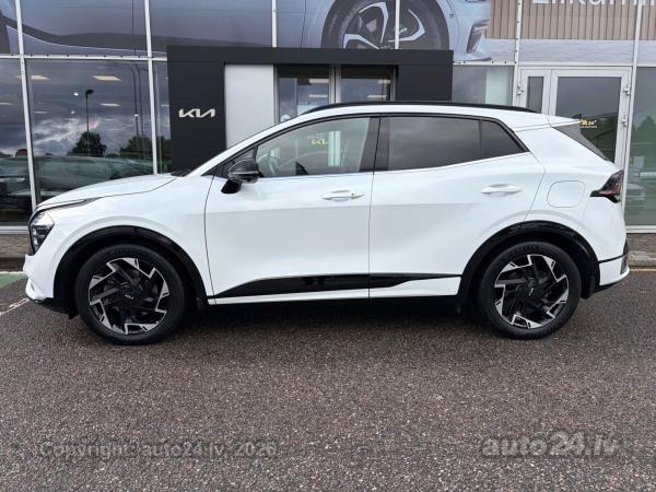 White Kia Sportage 2024 in Tallinn, with an engine capacity of 1.60 L and mileage of 39 thousand km for 34900 €, photo 2 on AUTOMOTO.COM.LV