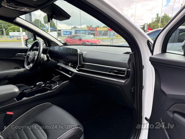 White Kia Sportage 2024 in Tallinn, with an engine capacity of 1.60 L and mileage of 39 thousand km for 34900 €, photo 4 on AUTOMOTO.COM.LV