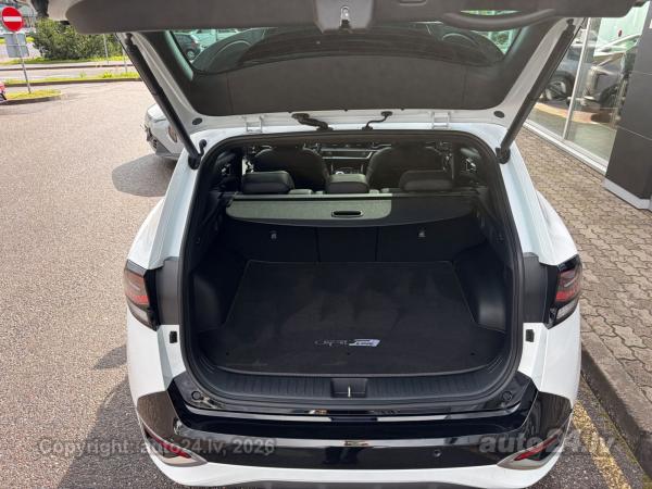 White Kia Sportage 2024 in Tallinn, with an engine capacity of 1.60 L and mileage of 39 thousand km for 34900 €, photo 6 on AUTOMOTO.COM.LV