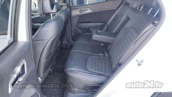 Balts Kia Sportage 2024 Tallina, ar dzinēja tilpumu 1.60 L un nobraukumu 33 tūkst. km par 33990 €, foto 7 vietnē AUTOMOTO.COM.LV