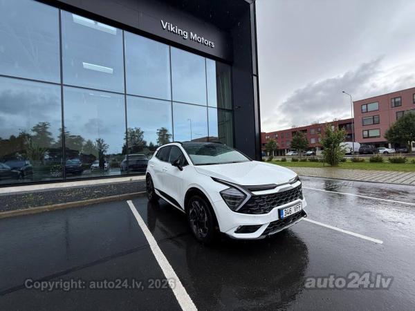 White Kia Sportage 2024 in Tallinn, with an engine capacity of 1.60 L and mileage of 62 thousand km for 27900 €, photo 1 on AUTOMOTO.COM.LV