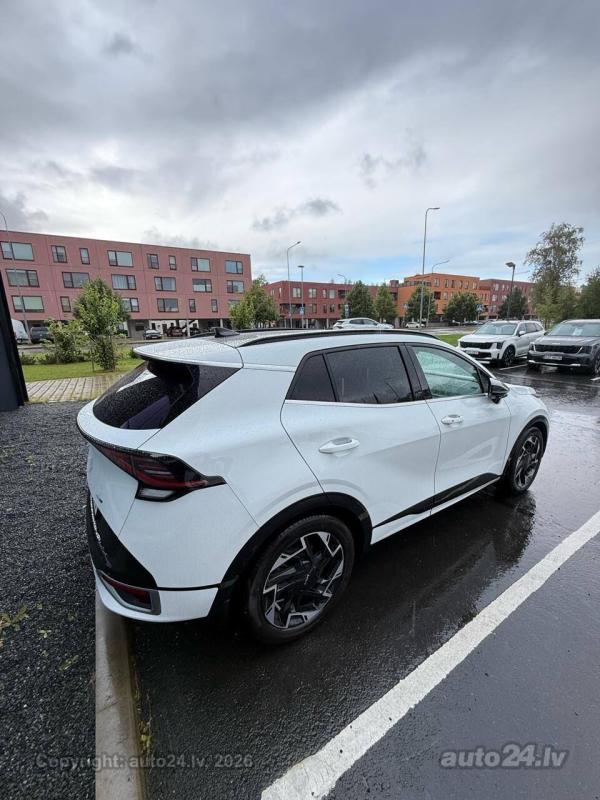 White Kia Sportage 2024 in Tallinn, with an engine capacity of 1.60 L and mileage of 62 thousand km for 27900 €, photo 4 on AUTOMOTO.COM.LV
