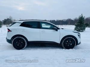 White Kia Sportage 2025 in Tallinn, with an engine capacity of 1.60 L and mileage of 8 thousand km for 29500 €, photo 1 on AUTOMOTO.COM.LV