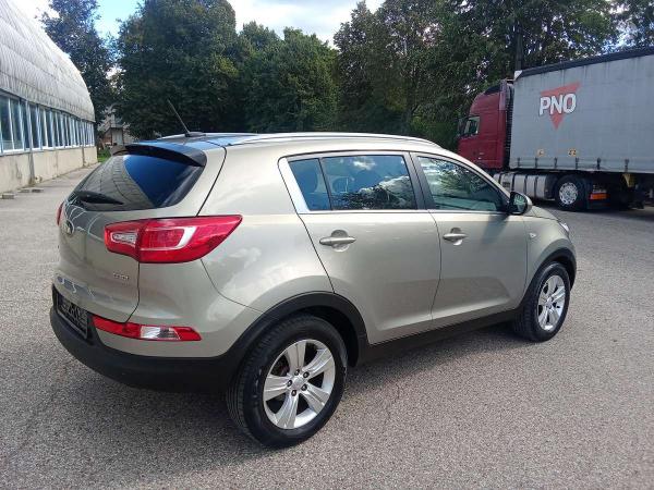 Kia Sportage 2013 in Alytus on AUTOMOTO.COM.LV Yellow Kia Sportage 2013 in Alytus, with an engine capacity of 1.69 L and mileage of 283 thousand km for 7200 €, photo 4 on AUTOMOTO.COM.LV