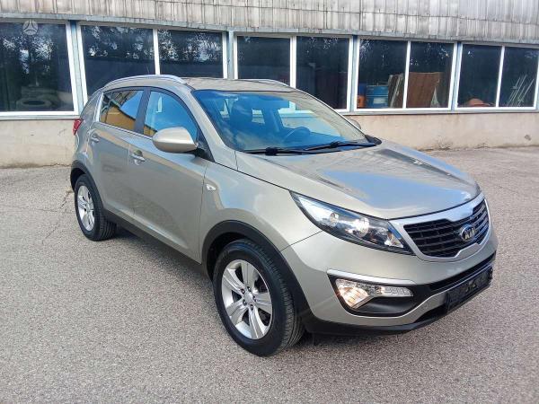 Kia Sportage 2013 in Alytus on AUTOMOTO.COM.LV Yellow Kia Sportage 2013 in Alytus, with an engine capacity of 1.69 L and mileage of 283 thousand km for 7200 €, photo 5 on AUTOMOTO.COM.LV