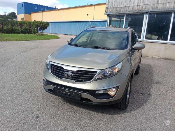 Kia Sportage 2013 in Alytus on AUTOMOTO.COM.LV Yellow Kia Sportage 2013 in Alytus, with an engine capacity of 1.69 L and mileage of 283 thousand km for 7200 €, photo 6 on AUTOMOTO.COM.LV
