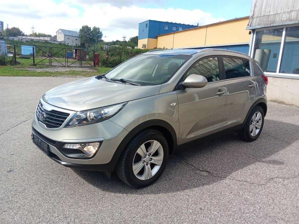 Kia Sportage 2013 in Alytus on AUTOMOTO.COM.LV Yellow Kia Sportage 2013 in Alytus, with an engine capacity of 1.69 L and mileage of 283 thousand km for 7200 €, photo 7 on AUTOMOTO.COM.LV