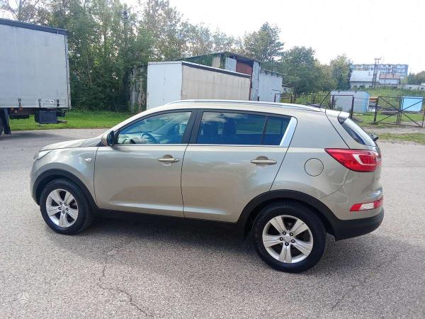 Kia Sportage 2013 in Alytus on AUTOMOTO.COM.LV Yellow Kia Sportage 2013 in Alytus, with an engine capacity of 1.69 L and mileage of 283 thousand km for 7200 €, photo 9 on AUTOMOTO.COM.LV