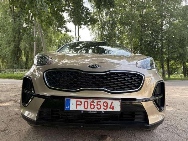 Yellow Kia Sportage 2019 in Utena, with an engine capacity of 1.60 L and mileage of 187 thousand km for 11800 €, photo 3 on AUTOMOTO.COM.LV