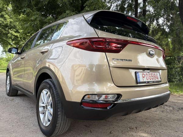 Yellow Kia Sportage 2019 in Utena, with an engine capacity of 1.60 L and mileage of 187 thousand km for 11800 €, photo 8 on AUTOMOTO.COM.LV
