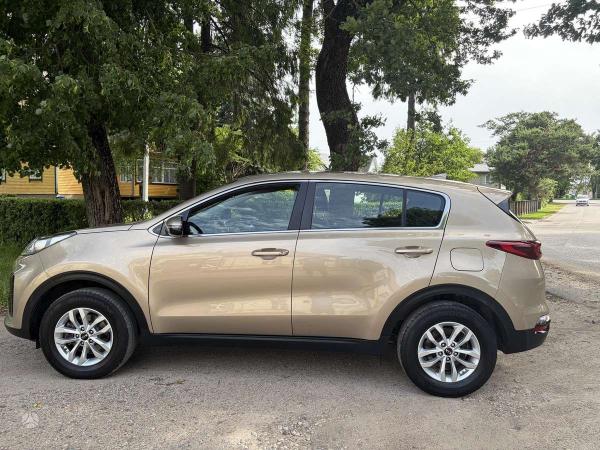 Yellow Kia Sportage 2019 in Utena, with an engine capacity of 1.60 L and mileage of 187 thousand km for 11800 €, photo 9 on AUTOMOTO.COM.LV