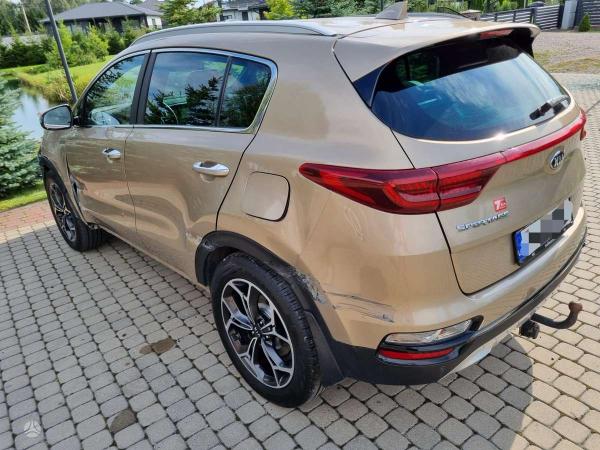 Yellow Kia Sportage 2020 in Alytus, with an engine capacity of 1.60 L and mileage of 161 thousand km for 9900 €, photo 5 on AUTOMOTO.COM.LV