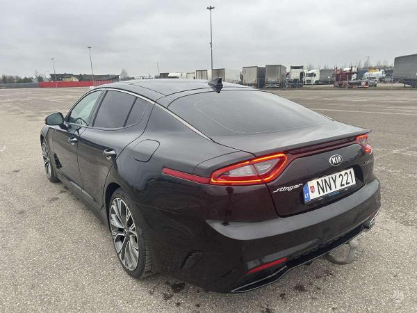 Black Kia Stinger 2019 in Vilnius, with an engine capacity of 2.20 L and mileage of 230 thousand km for 18990 €, photo 11 on AUTOMOTO.COM.LV