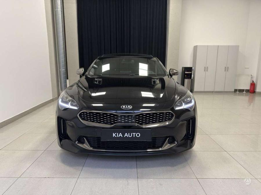 Black Kia Stinger 2019 in Vilnius, with an engine capacity of 2.20 L and mileage of 230 thousand km for 18500 €, photo 3 on AUTOMOTO.COM.LV