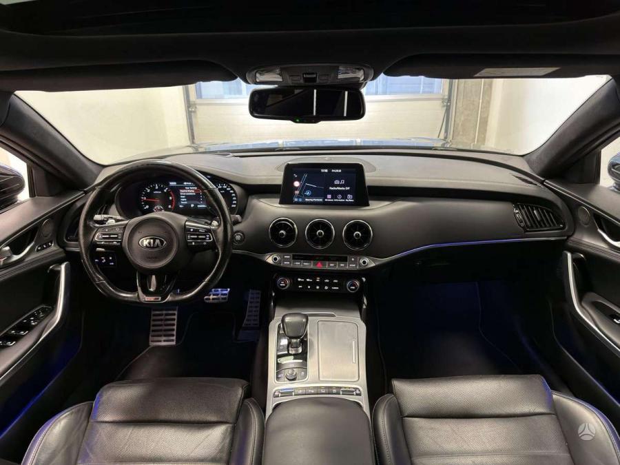 Black Kia Stinger 2019 in Vilnius, with an engine capacity of 2.20 L and mileage of 230 thousand km for 18500 €, photo 5 on AUTOMOTO.COM.LV