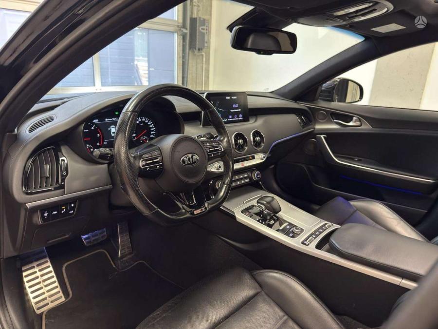 Black Kia Stinger 2019 in Vilnius, with an engine capacity of 2.20 L and mileage of 230 thousand km for 18500 €, photo 7 on AUTOMOTO.COM.LV