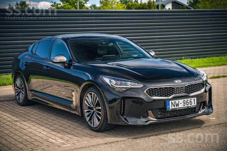 Black Kia Stinger 2017 in Riga, with an engine capacity of 2.20 L and mileage of 224 thousand km for 11990 €, photo 4 on AUTOMOTO.COM.LV