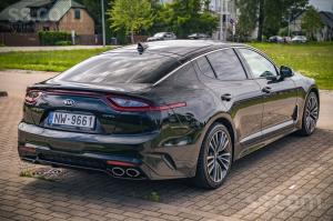 Black Kia Stinger 2017 in Riga, with an engine capacity of 2.20 L and mileage of 224 thousand km for 11990 €, photo 5 on AUTOMOTO.COM.LV