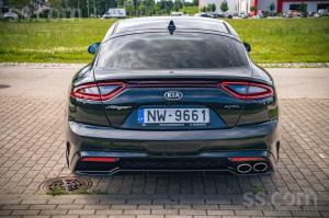 Black Kia Stinger 2017 in Riga, with an engine capacity of 2.20 L and mileage of 224 thousand km for 11990 €, photo 6 on AUTOMOTO.COM.LV