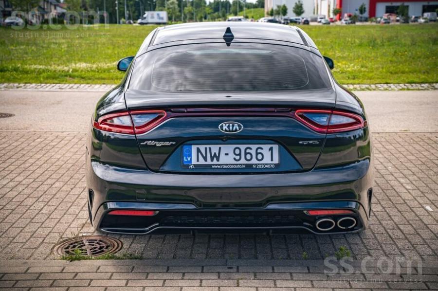 Black Kia Stinger 2017 in Riga, with an engine capacity of 2.20 L and mileage of 224 thousand km for 11990 €, photo 6 on AUTOMOTO.COM.LV
