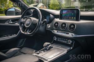 Black Kia Stinger 2017 in Riga, with an engine capacity of 2.20 L and mileage of 224 thousand km for 11990 €, photo 9 on AUTOMOTO.COM.LV