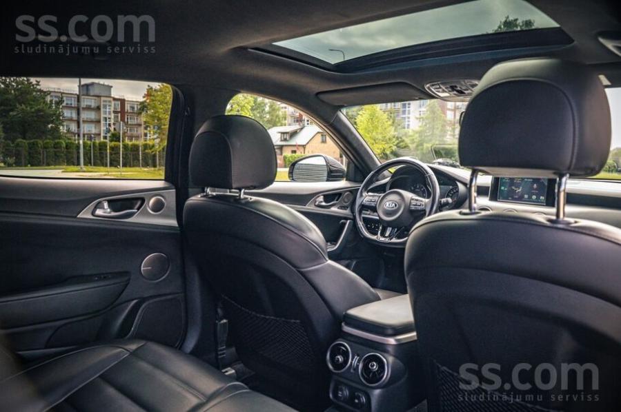 Black Kia Stinger 2017 in Riga, with an engine capacity of 2.20 L and mileage of 224 thousand km for 11990 €, photo 11 on AUTOMOTO.COM.LV