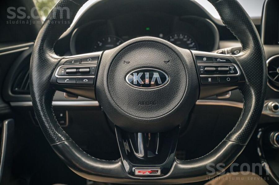 Black Kia Stinger 2017 in Riga, with an engine capacity of 2.20 L and mileage of 224 thousand km for 11990 €, photo 12 on AUTOMOTO.COM.LV
