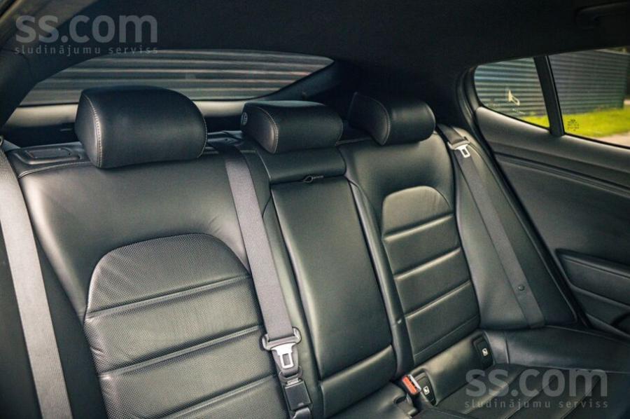 Black Kia Stinger 2017 in Riga, with an engine capacity of 2.20 L and mileage of 224 thousand km for 11990 €, photo 15 on AUTOMOTO.COM.LV