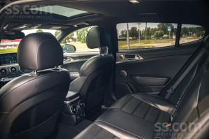 Black Kia Stinger 2017 in Riga, with an engine capacity of 2.20 L and mileage of 224 thousand km for 11990 €, photo 16 on AUTOMOTO.COM.LV