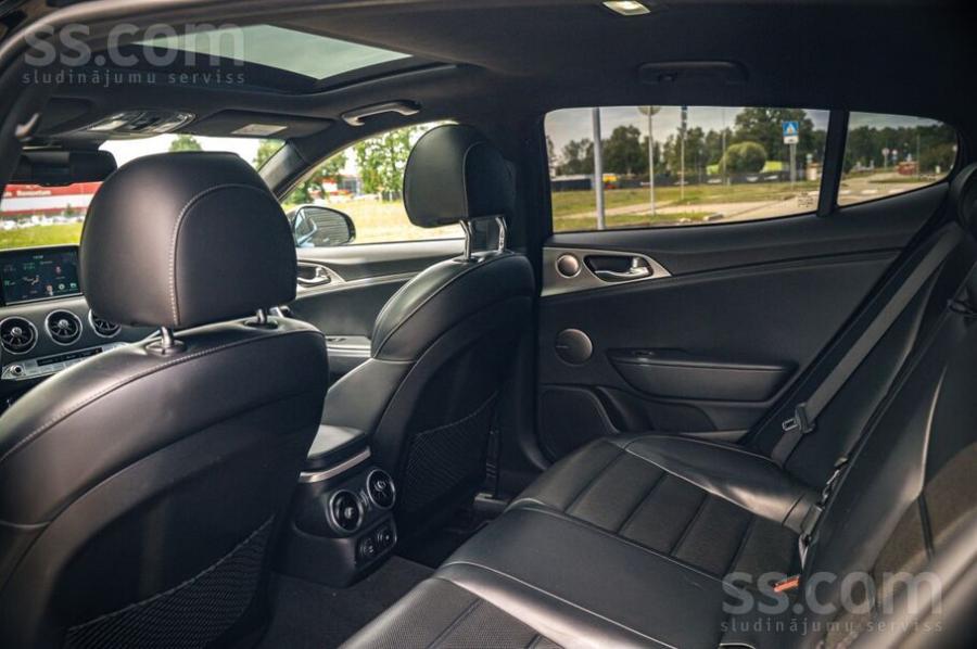 Black Kia Stinger 2017 in Riga, with an engine capacity of 2.20 L and mileage of 224 thousand km for 11990 €, photo 16 on AUTOMOTO.COM.LV