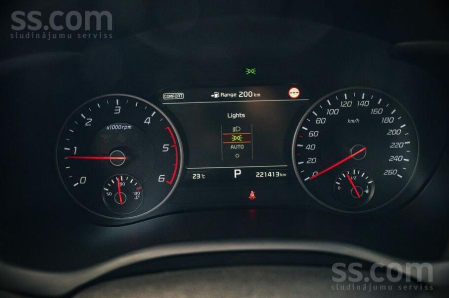 Black Kia Stinger 2017 in Riga, with an engine capacity of 2.20 L and mileage of 224 thousand km for 11990 €, photo 23 on AUTOMOTO.COM.LV