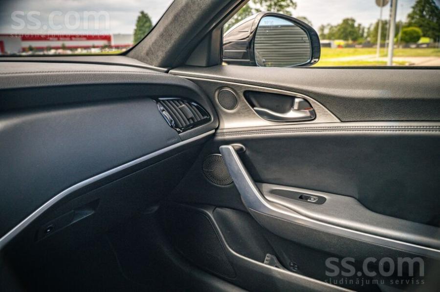 Black Kia Stinger 2017 in Riga, with an engine capacity of 2.20 L and mileage of 224 thousand km for 11990 €, photo 25 on AUTOMOTO.COM.LV
