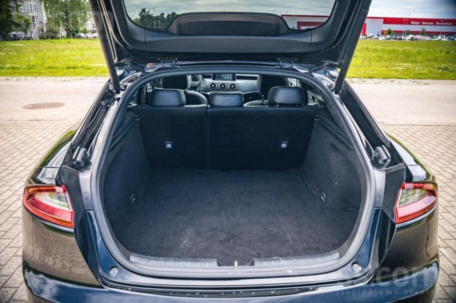 Black Kia Stinger 2017 in Riga, with an engine capacity of 2.20 L and mileage of 224 thousand km for 11990 €, photo 28 on AUTOMOTO.COM.LV