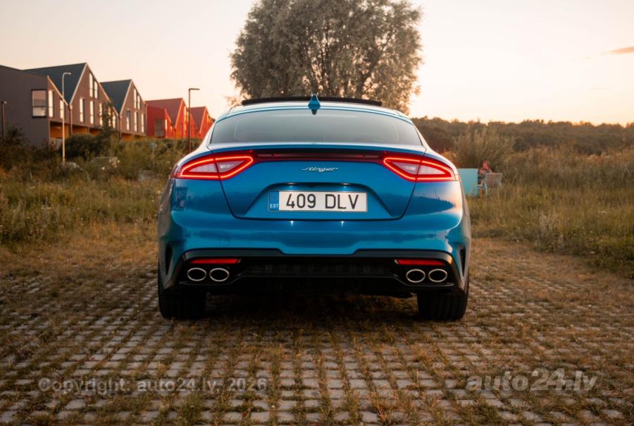 Blue Kia Stinger 2019 in Tallinn, with an engine capacity of 2.00 L and mileage of 98 thousand km for 22500 €, photo 7 on AUTOMOTO.COM.LV