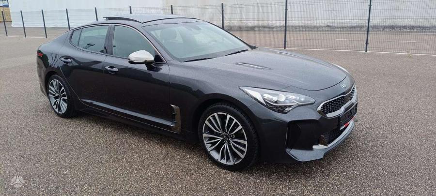 Brown Kia Stinger 2018 in Kaunas, with an engine capacity of 2.20 L and mileage of 201 thousand km for 14850 €, photo 1 on AUTOMOTO.COM.LV