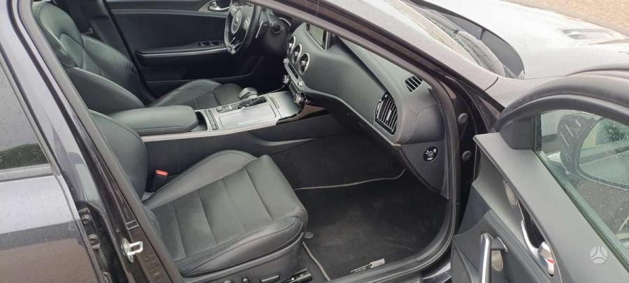Brown Kia Stinger 2018 in Kaunas, with an engine capacity of 2.20 L and mileage of 201 thousand km for 14850 €, photo 12 on AUTOMOTO.COM.LV
