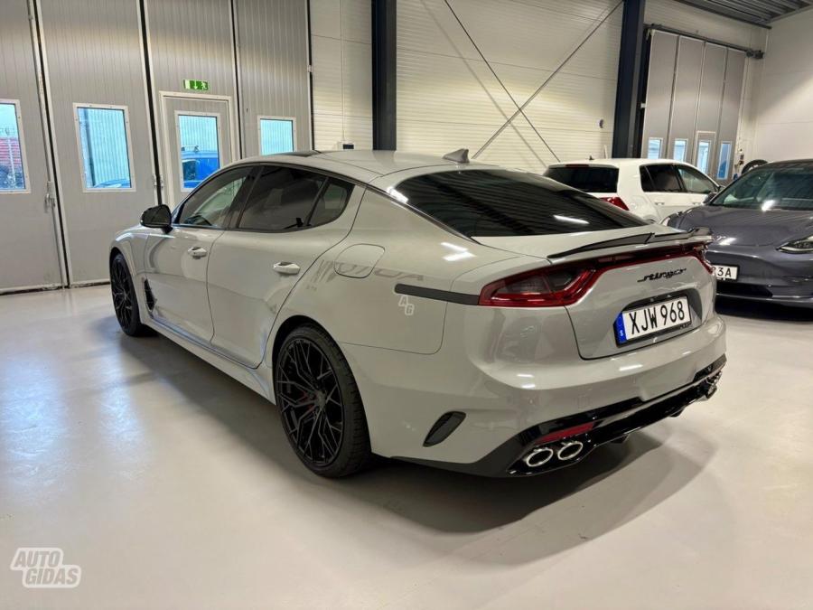 Grey Kia Stinger 2018 in Kaunas, with an engine capacity of 0.00 L and mileage of 85 thousand km for 35254 €, photo 4 on AUTOMOTO.COM.LV