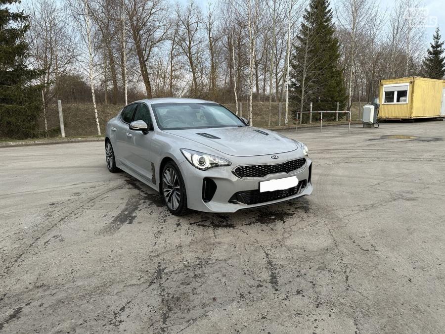 Grey Kia Stinger 2018 in Kelme, with an engine capacity of 2.00 L and mileage of 82 thousand km for 8000 €, photo 2 on AUTOMOTO.COM.LV