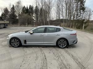 Grey Kia Stinger 2018 in Kelme, with an engine capacity of 2.00 L and mileage of 82 thousand km for 8000 €, photo 5 on AUTOMOTO.COM.LV