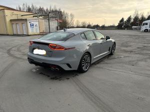 Grey Kia Stinger 2018 in Kelme, with an engine capacity of 2.00 L and mileage of 82 thousand km for 8000 €, photo 7 on AUTOMOTO.COM.LV